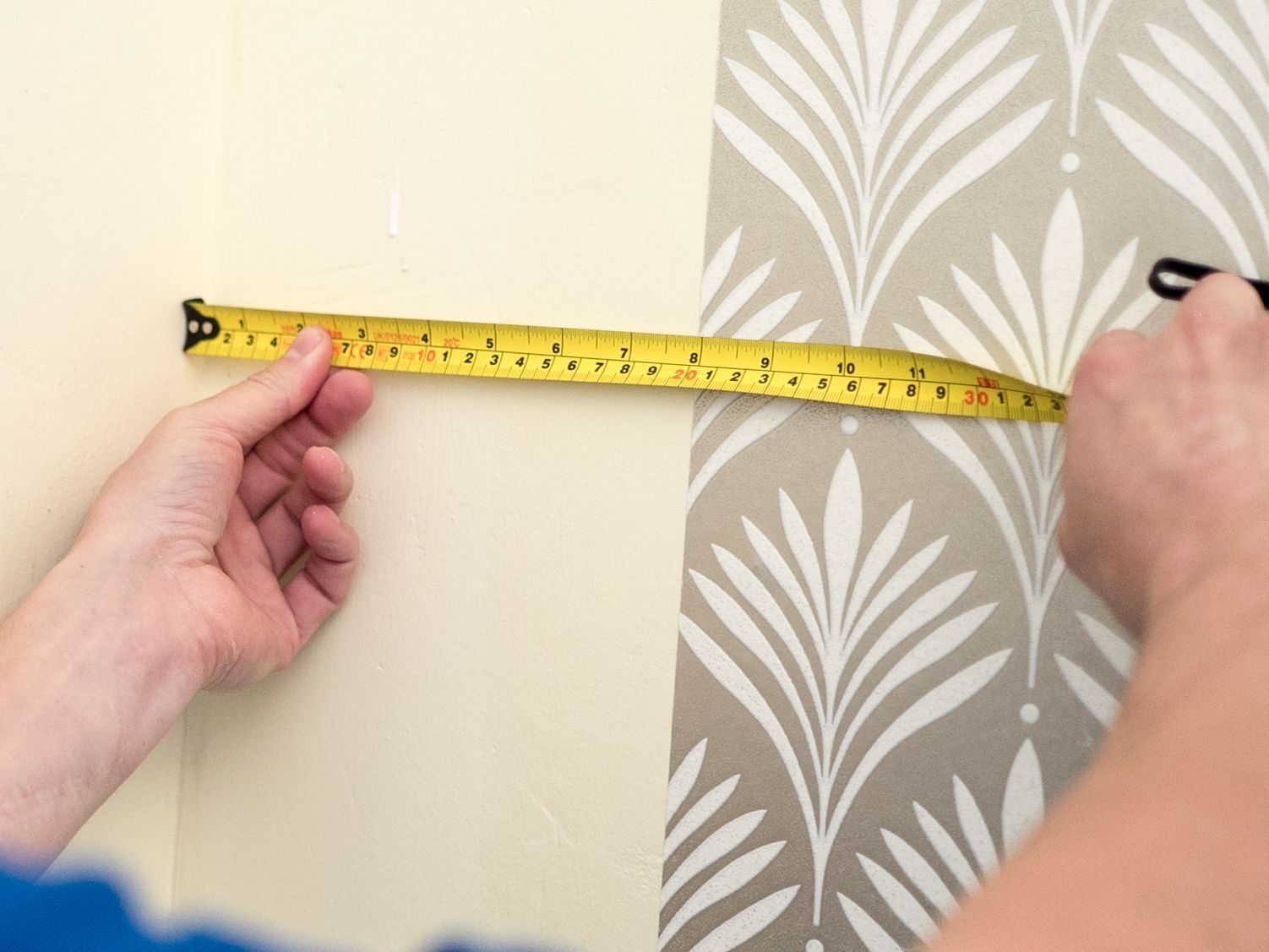 How to Wallpaper a Room | Hanging Wallpaper | Wickes