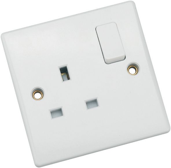 White Switched Socket | wickes.co.uk